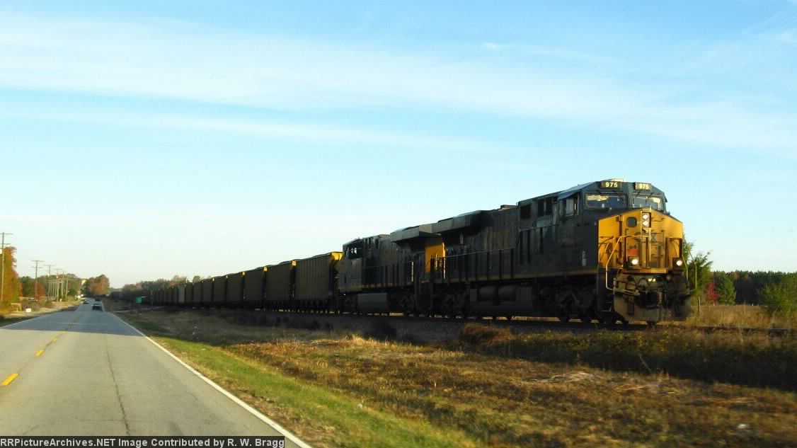 CSX 975 (ES44AC)